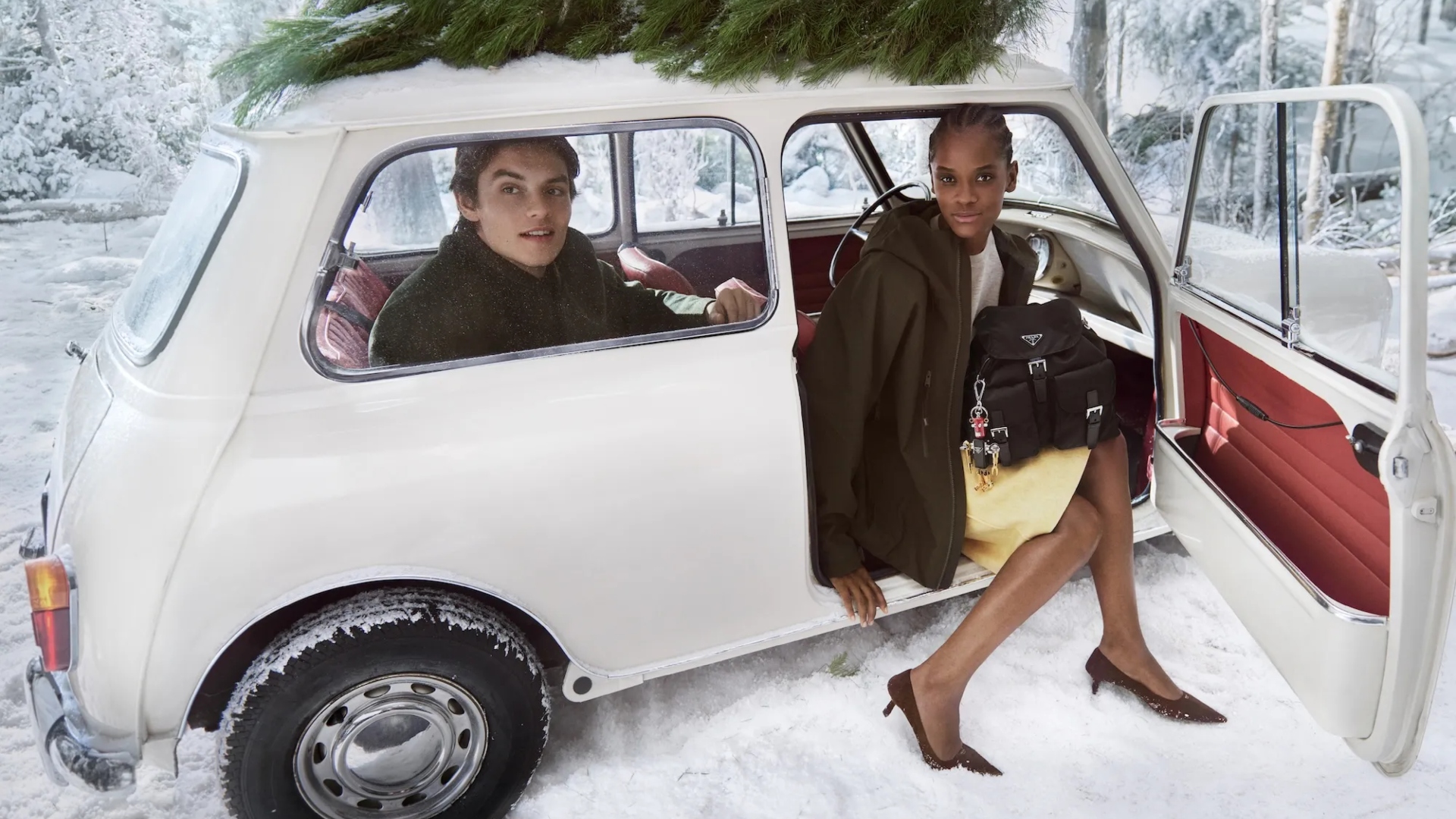 Prada escala Maya Hawke, Letitia Wright e mais estrelas para campanha ...
