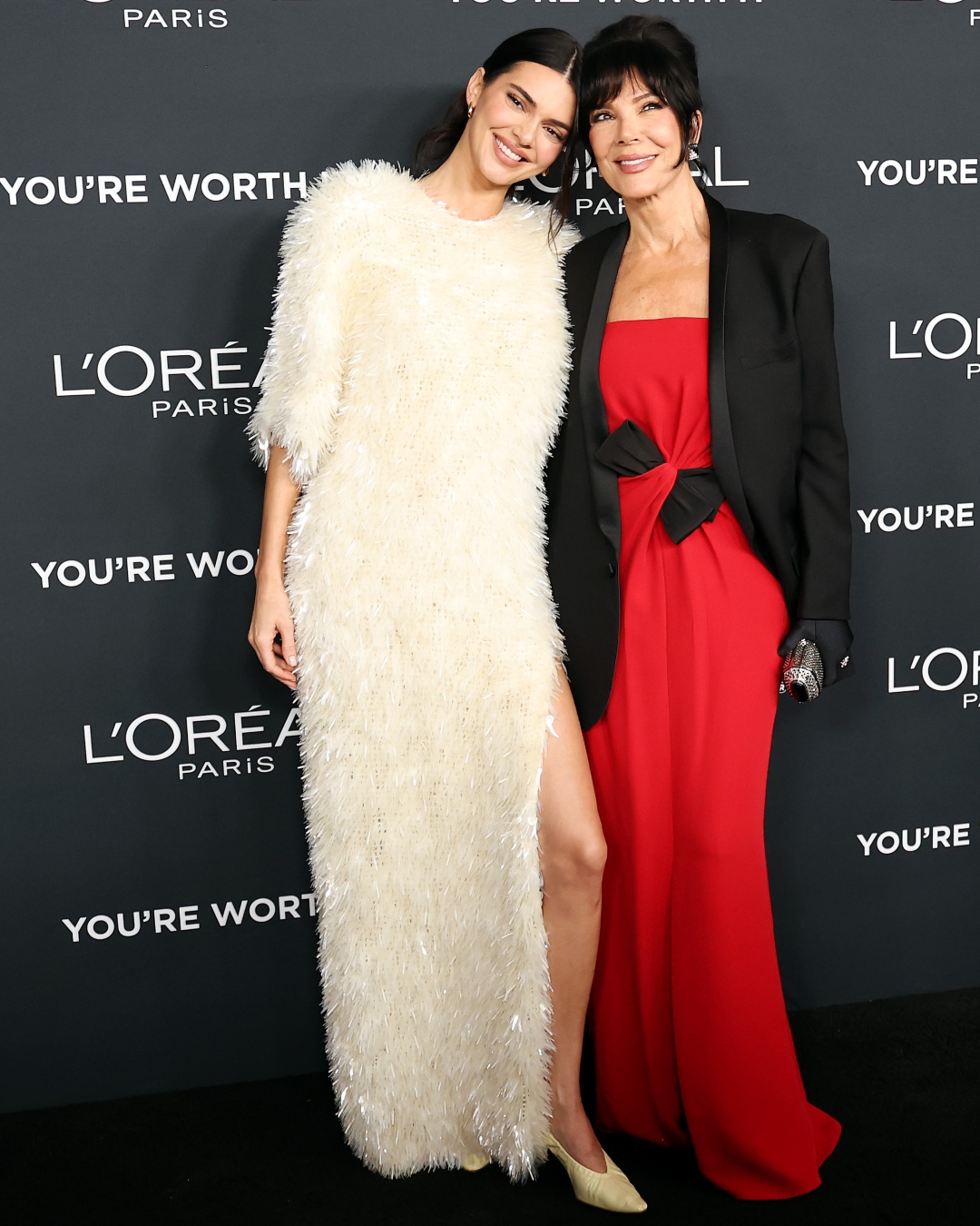 Espírito natalino chic! Kendall Jenner arrasa com vestido icônico da ...