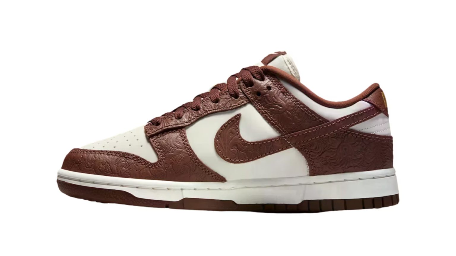 Novo Dunk Low: Nike lança modelo com detalhes em barroco e duas ...