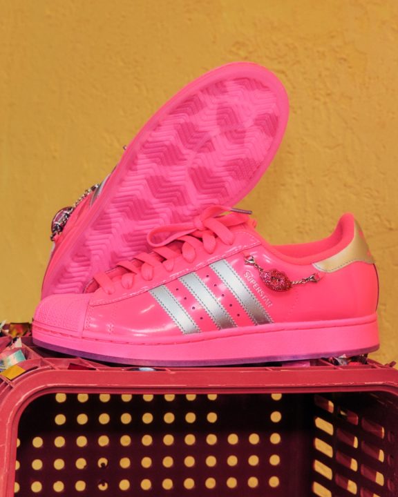 Adidas Originals e Boca Rosa lançam coleção inspirada no Carnaval e ...