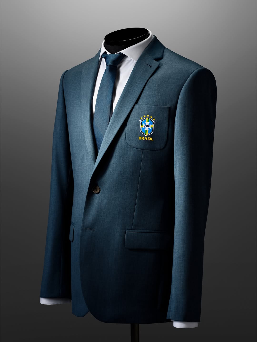 Seleção Brasileira finalmente veste uniforme social assinado por ...