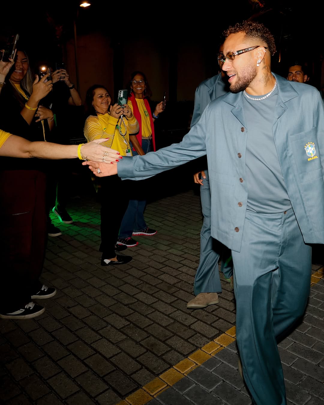Seleção Brasileira finalmente veste uniforme social assinado por ...
