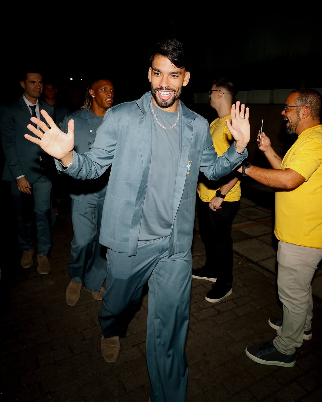 Seleção Brasileira finalmente veste uniforme social assinado por ...