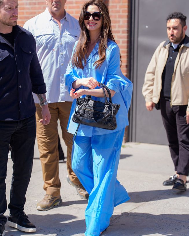 Estilo ‘pijama’ e bolsa icônica da Balenciaga: O look ‘comfy chic’ de ...