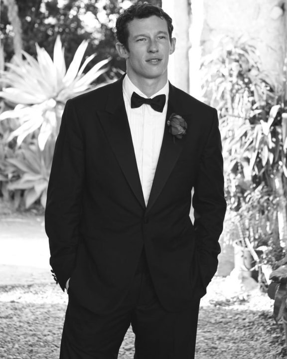 Noivo do ano: Callum Turner usa terno Louis Vuitton sob medida com ...
