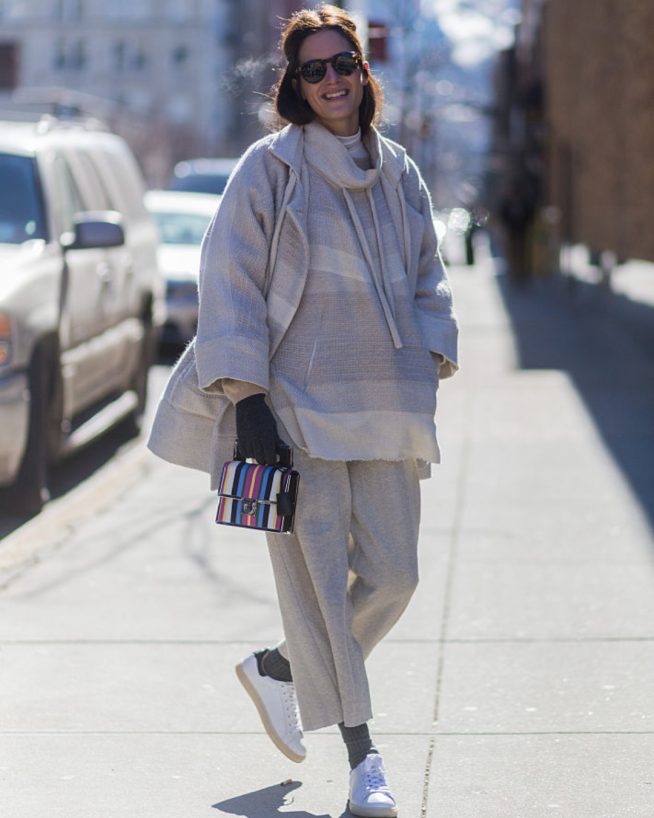 O retorno da luva: Como usar o acessório nos looks de frio com ...